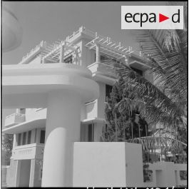 ImagesDéfense - Bâtiment de style architectural moderne et colonial, à ...