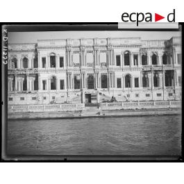 ImagesDéfense - Constantinople. Escalier et façade de la Chambre des ...