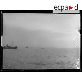 ImagesDéfense - Bombardement de Mersina. Sur le Laborieux, dragueur de ...