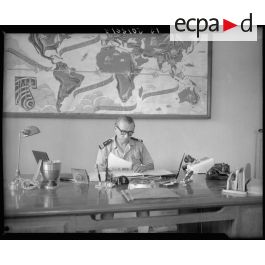 ImagesDéfense - Le colonel commandant la base militaire de Saigon à son ...