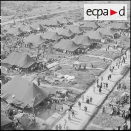 ImagesDéfense - Vue aérienne d'un camp de réfugiés aux environs de Thu ...