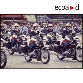 ImagesDéfense - Défilé monté lors de la cérémonie du 14 juillet 1977 ...