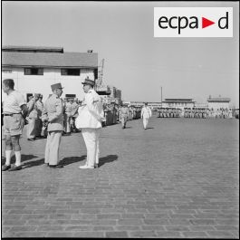 ImagesDéfense - Conversation entre un général de division et le général ...