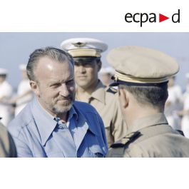 ImagesDéfense - Visite sur l'atoll de Moruroa. Accueil à l'aéroport de ...