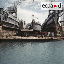 ImagesDéfense - Infrastructure portuaire à Papeete : l'engin de ...