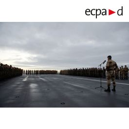 ImagesDéfense - Le colonel Bruno Bert dirige un briefing auprès des ...