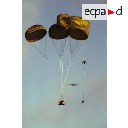 ImagesDéfense - Largage depuis un avion de transport Transall C-160 d ...