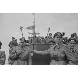 ImagesDéfense - Le général Friedrich Dollmann et l'état-major de la 7e ...