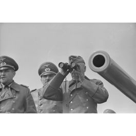ImagesDéfense - Le général Friedrich Dollmann et l'état-major de la 7e ...