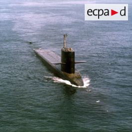 ImagesDéfense - Vue aérienne sur le SNLE Le Redoutable lors de sa ...