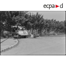 ImagesDéfense - Patrouille à bord d'un camion Simca-Marmon.