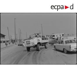 ImagesDéfense - Patrouille à bord d'un camion Simca-Marmon.