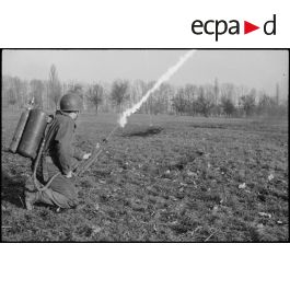 ImagesDéfense - Exercice de lance-flammes par les soldats de la 9e DIC ...