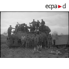 ImagesDéfense - Equipage d'un obusier de 105 mm de la 2e DB (Division ...