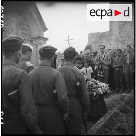 ImagesDéfense - L'aumônier militaire Eric de Launay officie lors de la ...