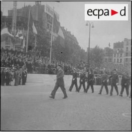 ImagesDéfense - Défilé du 14 Juillet sur la place de la Bastille : la ...