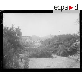ImagesDéfense - Tracy-le-Val : sortie du village vers le cimetière ...