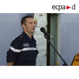ImagesDéfense - Le contre-amiral Jacques Mallard s'adresse aux troupes ...