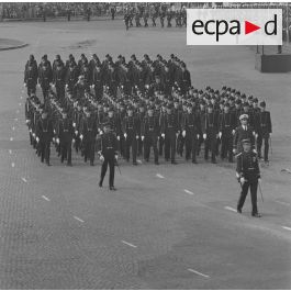 ImagesDéfense - Défilé à pied. Passage des élèves de l'école ...