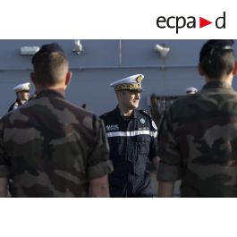 ImagesDéfense - Le contre-amiral Jacques Mallard passe les troupes en ...