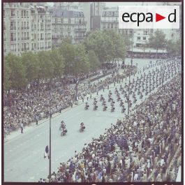 ImagesDéfense - Vue aérienne du défilé monté. Passage des motards de l ...