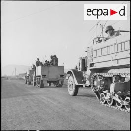 ImagesDéfense - Opération Pénélope. Une colonne de half-tracks du 6e ...