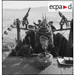 ImagesDéfense - L'officier de 1re classe des équipages Paul Vibert dans ...