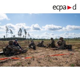 ImagesDéfense - Des soldats britanniques du 5th Rifles Battalion font ...