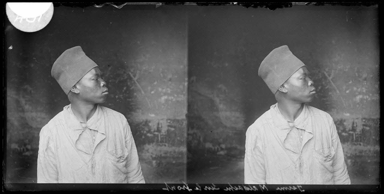 ImagesDéfense - Jeune malgache sur le front. [légende d'origine]