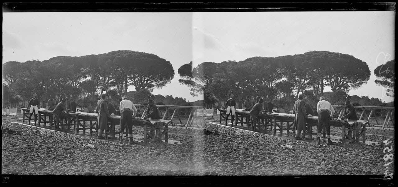 ImagesDéfense - Valescure près Saint-Raphaël. Camp de sénégalais. Un ...