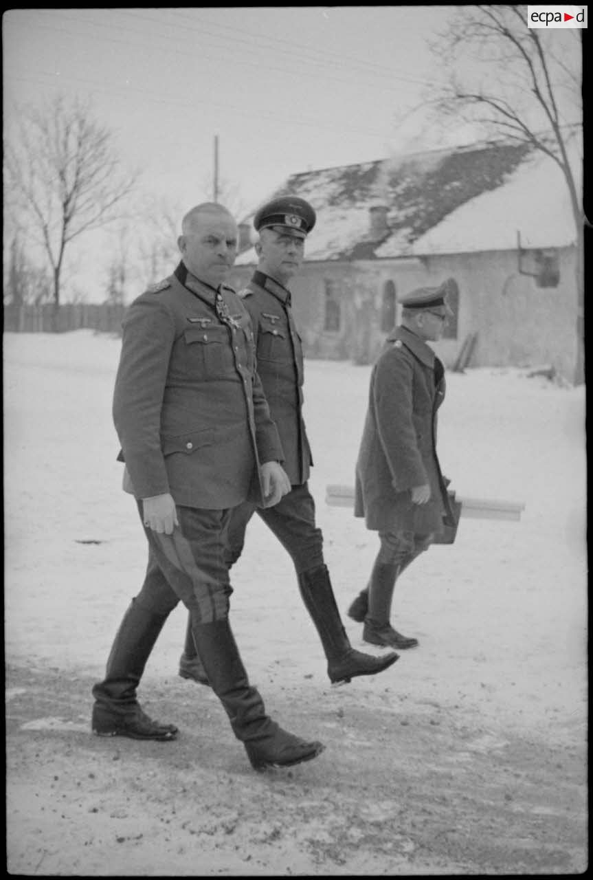 ImagesDéfense - Le Generalfeldmarschall Busch au sein du quartier ...