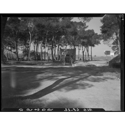 ImagesDéfense - Visite du général Olleris au camp de Zeralda.