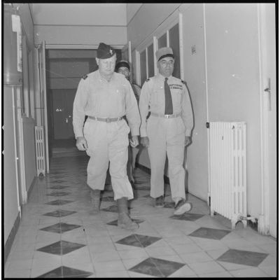 ImagesDéfense - [Visite du général d'armée Le Puloch. Au second plan à ...