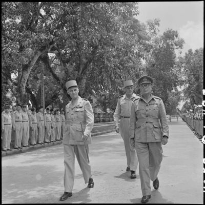 ImagesDéfense - Le général Navarre, le général Cogny et le général ...