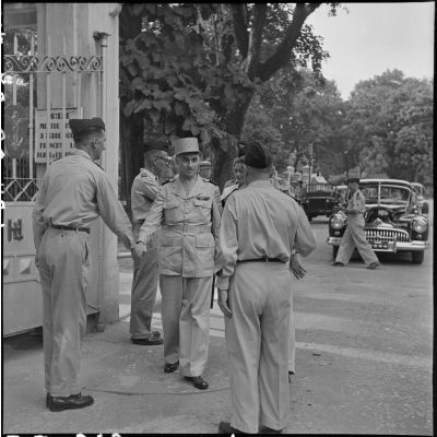ImagesDéfense - Visite de l'hôpital militaire Lanessan par le général ...