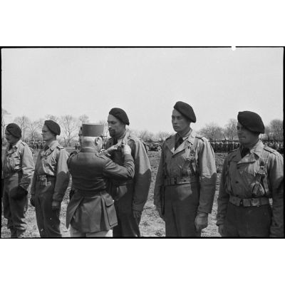 ImagesDéfense - La campagne d'Italie : avec le 7e RCA (Régiment de ...