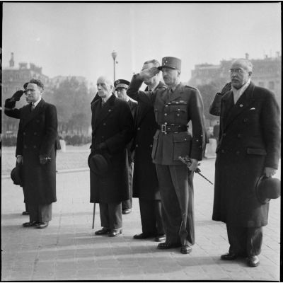 ImagesDéfense - Le général Koenig, Gouverneur militaire de Paris, à l ...