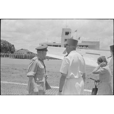 ImagesDéfense - Visite du général britannique Douglas Gracey.