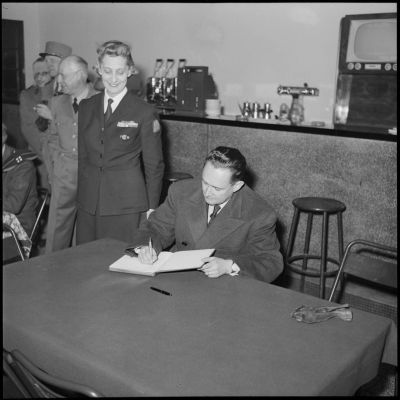 ImagesDéfense - Visite de Maurice Bourgès-Maunoury et Max Lejeune au ...