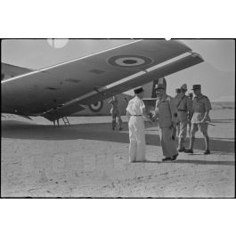 ImagesDéfense - Le général de corps d'armée Henry Martin salue une ...