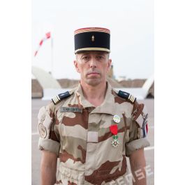 ImagesDéfense - Portrait du chef de bataillon Eric Vallory décoré de la ...
