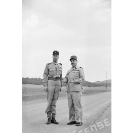 ImagesDéfense - Portrait en pied du général de corps d'armée Henry ...