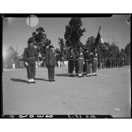 ImagesDéfense - Des autorités militaires se tiennent à côté du 45e ...