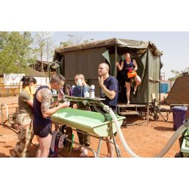 ImagesDéfense - Vie quotidienne sur le camp du 3e RIMa. Toilette mixte ...