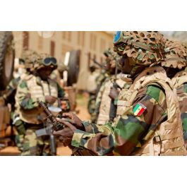 ImagesDéfense - Débarquement des troupes sénégalaises des pick-up 4x4 ...