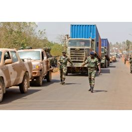 ImagesDéfense - Arrivée de véhicules pick-up 4x4 Toyota Landcruiser ...