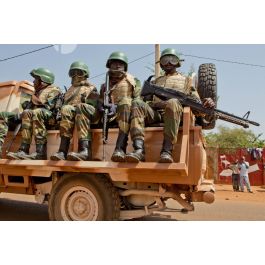 ImagesDéfense - Portrait de militaires sénégalais sur un véhicule pick ...