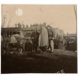 ImagesDéfense - [Exécution capitale d'un Boxer en présence des troupes ...
