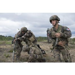 ImagesDéfense - Démontage d'un mortier de 81 mm léger long renforcé ...