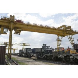 ImagesDéfense - Transport de camions GBC-180 à bord d'un train ...